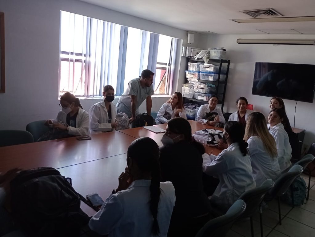 Lic. en nutrición décimo cuatrimestre visitan Hospital Civil Dr. Juan I ...